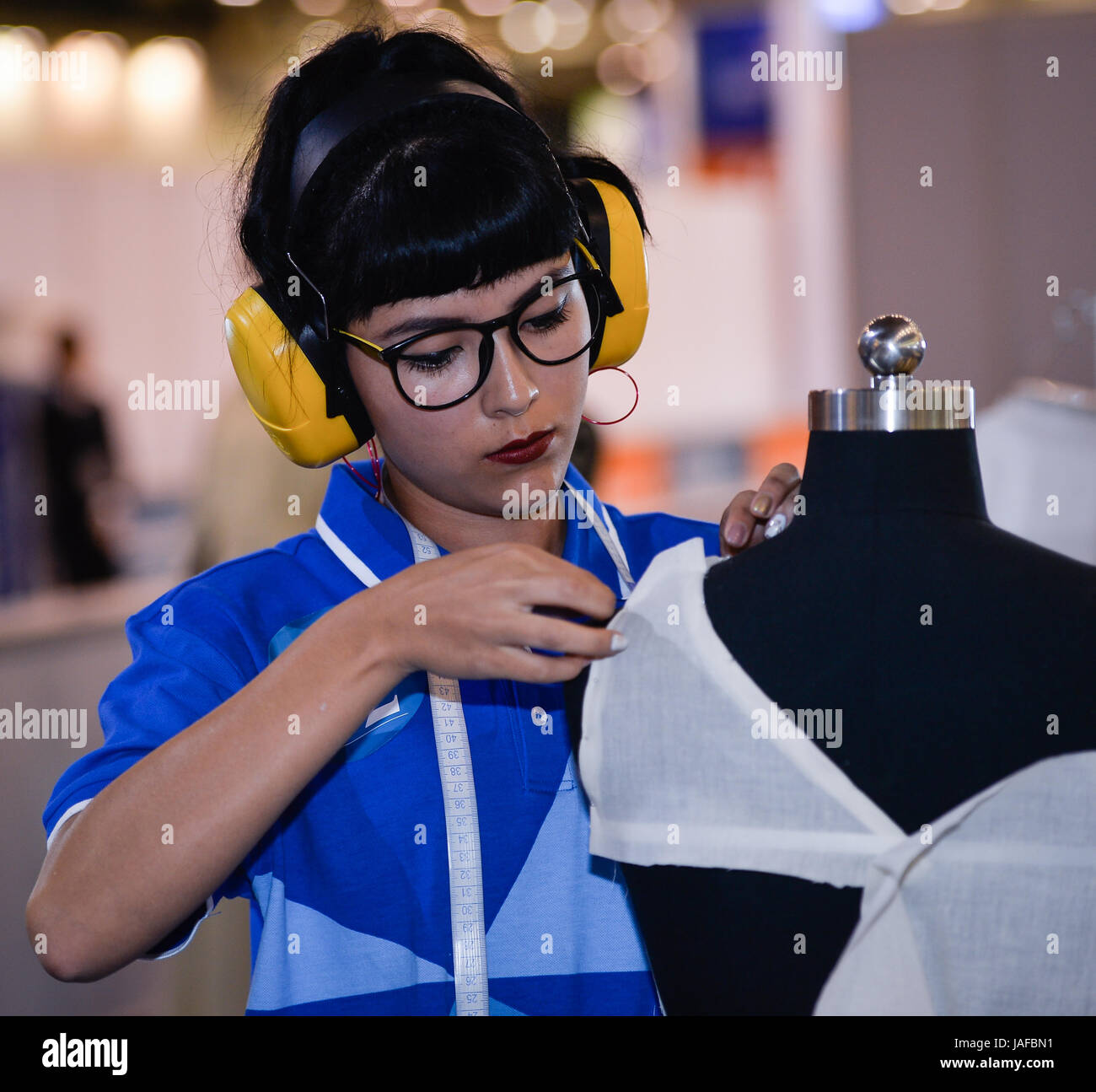 (170607) -- SUZHOU, June 7, 2017 (Xinhua) -- Contestant Laura Rodriguez ...