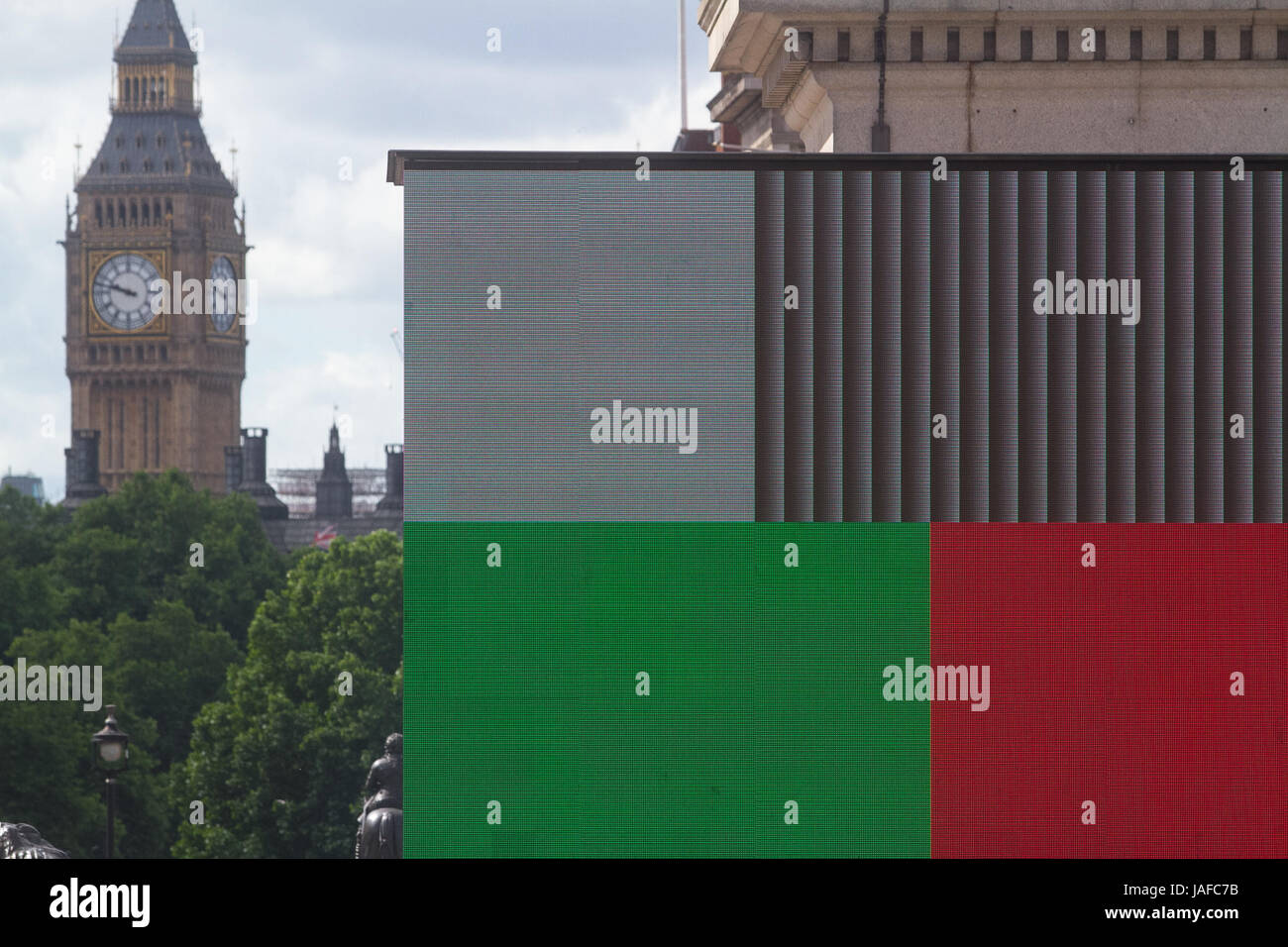 London, UK. 7th June, 2017. An electronic board displays the colours ...
