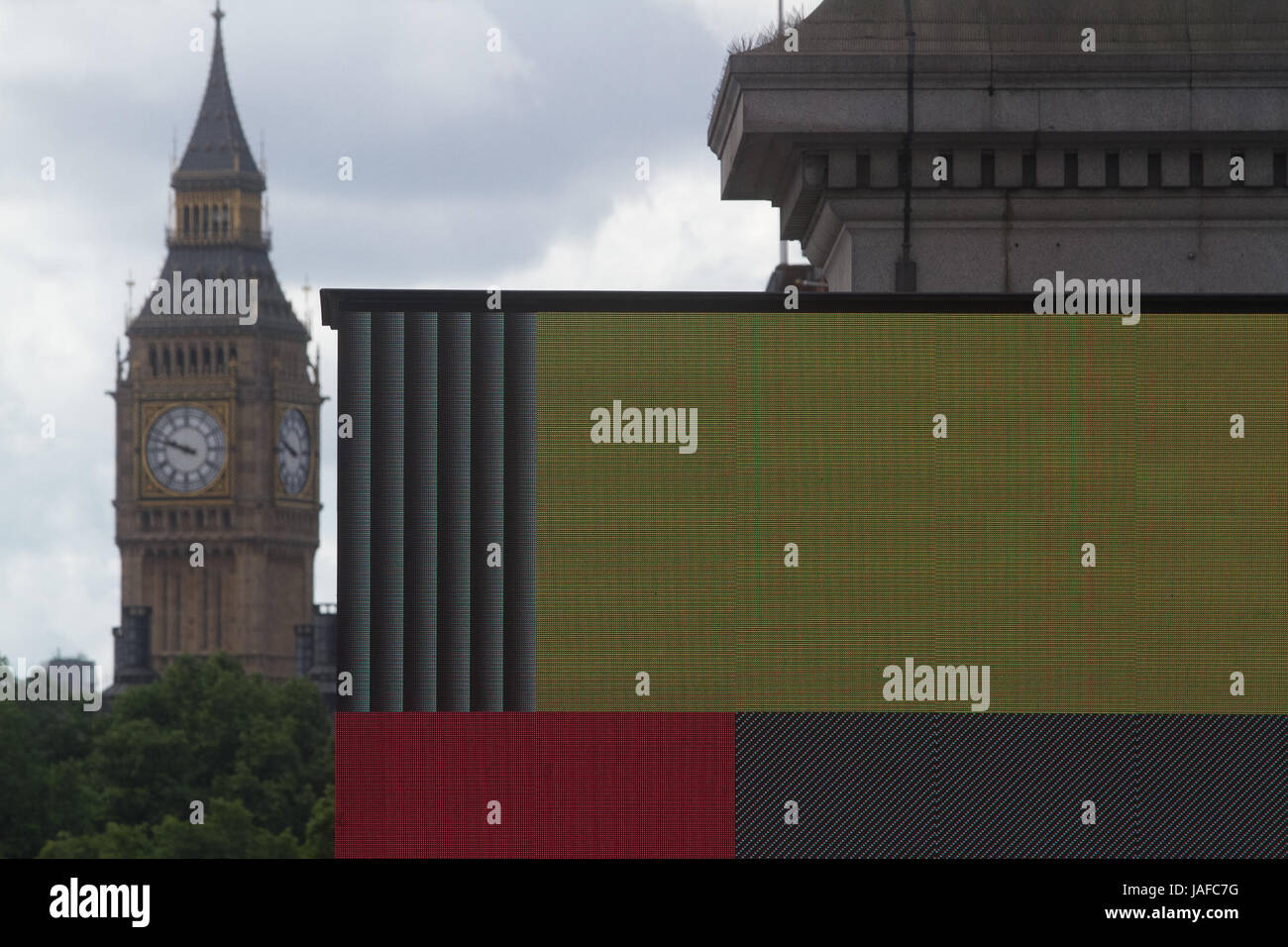 London, UK. 7th June, 2017. An electronic board displays the colours ...