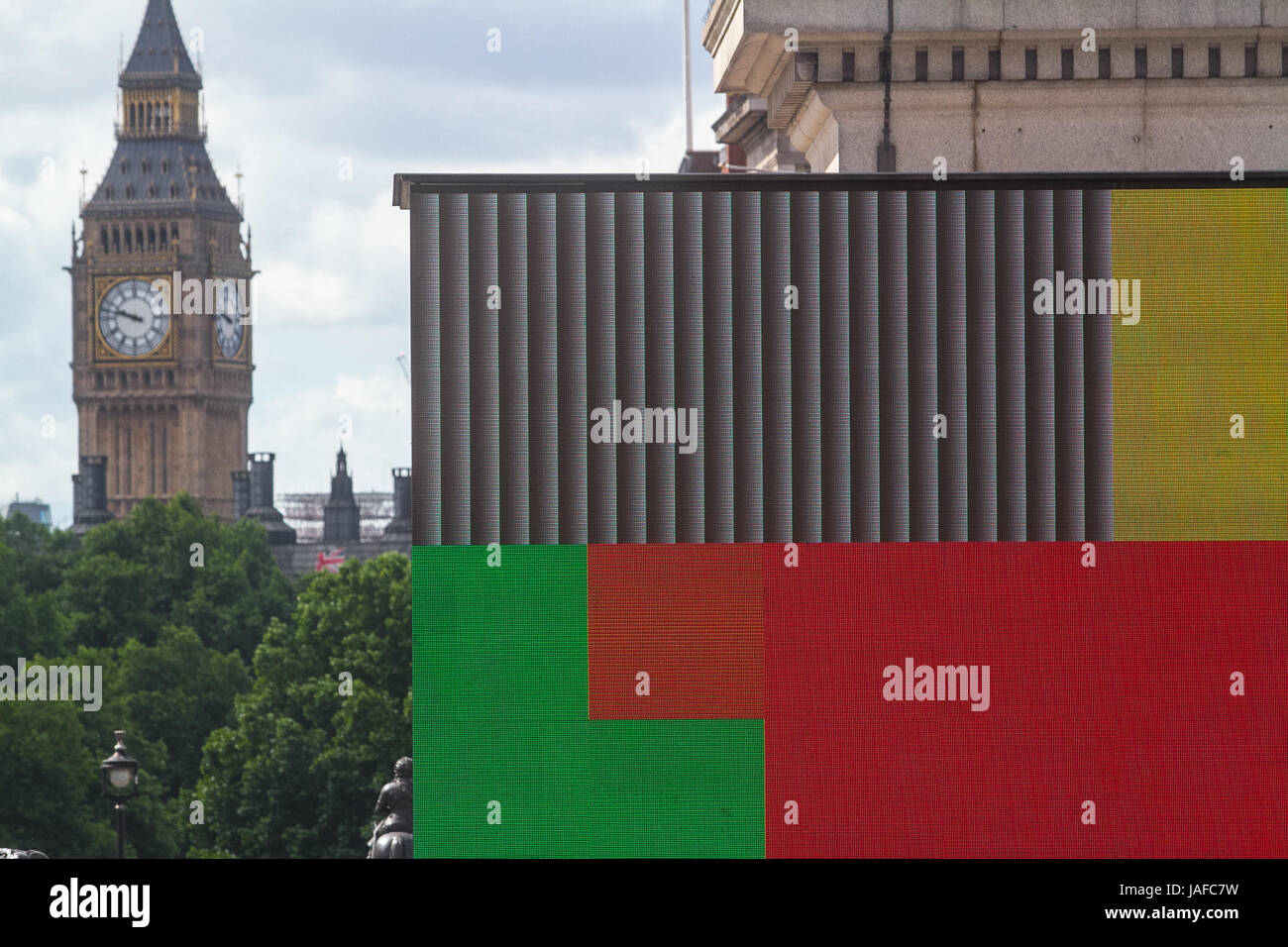 London, UK. 7th June, 2017. An electronic board displays the colours ...