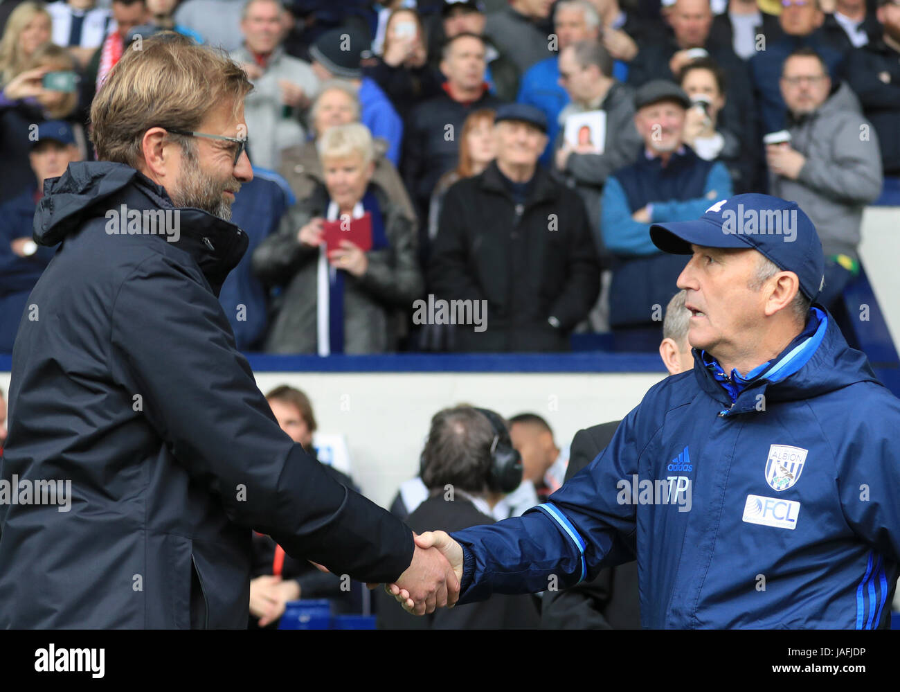 Liverpool manager Jurgen Klopp (left) and West Bromwich Albion manager ...