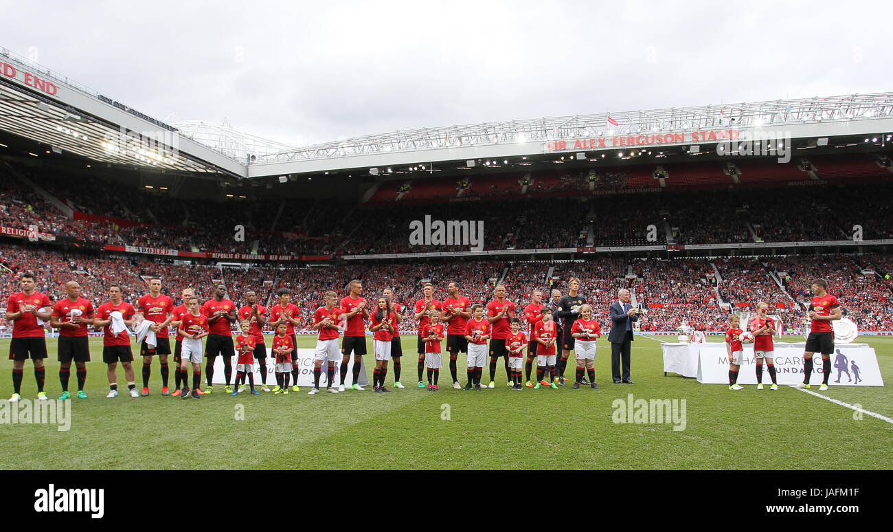 The Manchester United 2008 XI pose for a photograph before kick-off ...