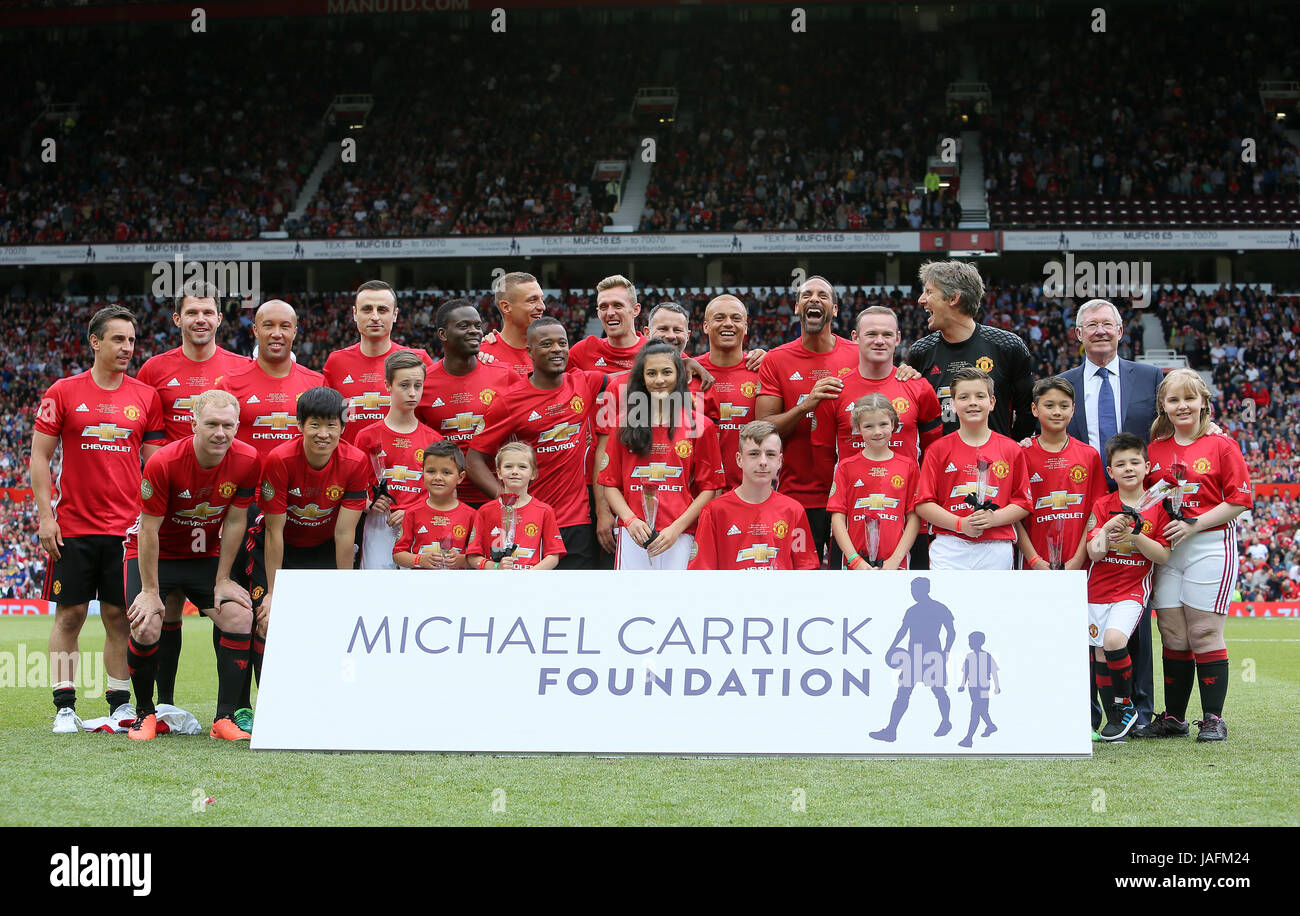 The Manchester United 2008 XI pose for a photograph before kick-off ...