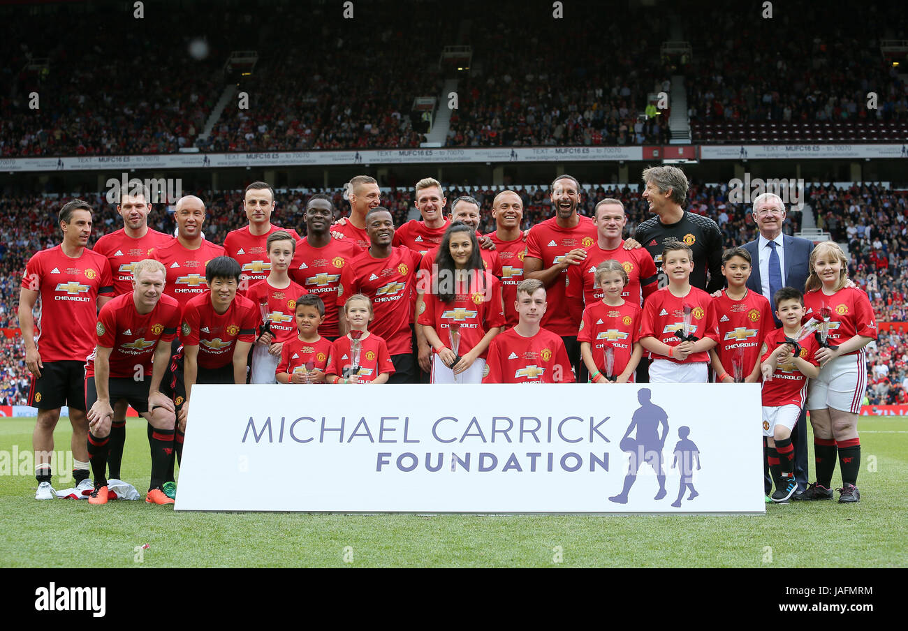 The Manchester United 2008 XI pose for a photograph before kick-off ...
