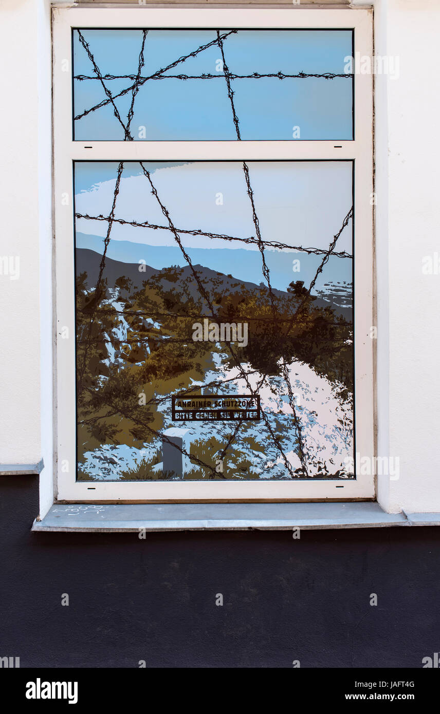 Barbed wire border hi-res stock photography and images - Alamy