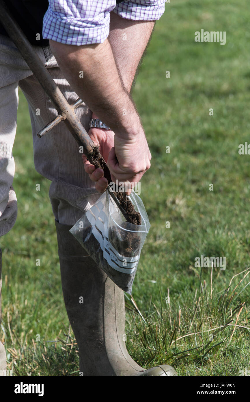 Soil sample uk hi-res stock photography and images - Alamy