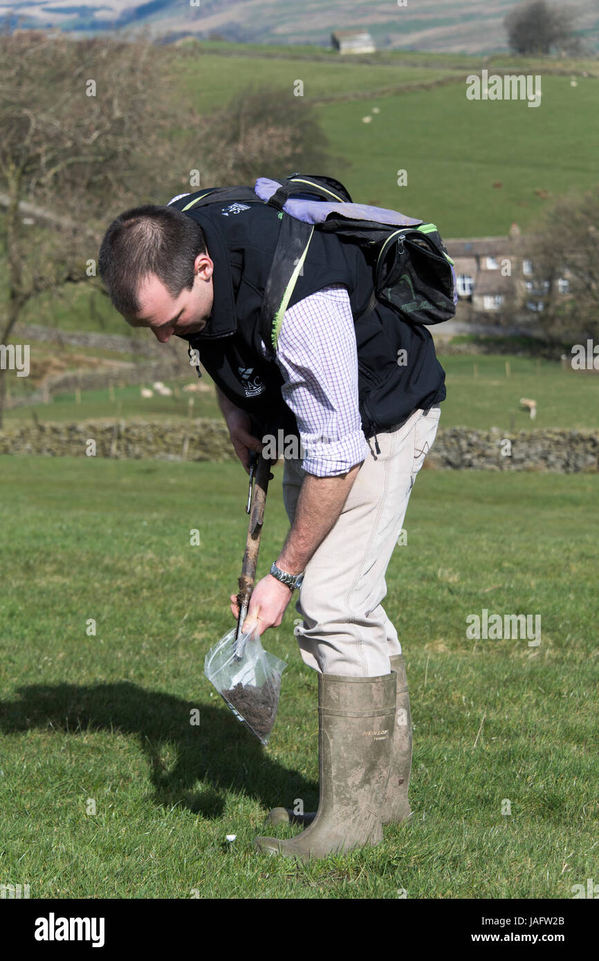 Ph soil test uk hi-res stock photography and images - Alamy