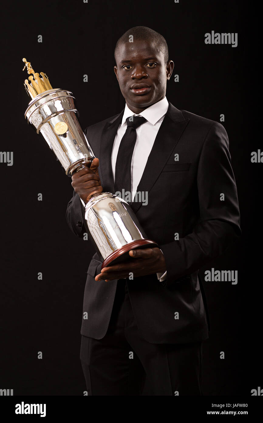 Ngolo kante trophy hi-res stock photography and images - Alamy