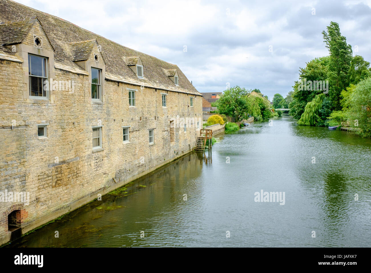 Riverside warehouse hi-res stock photography and images - Alamy