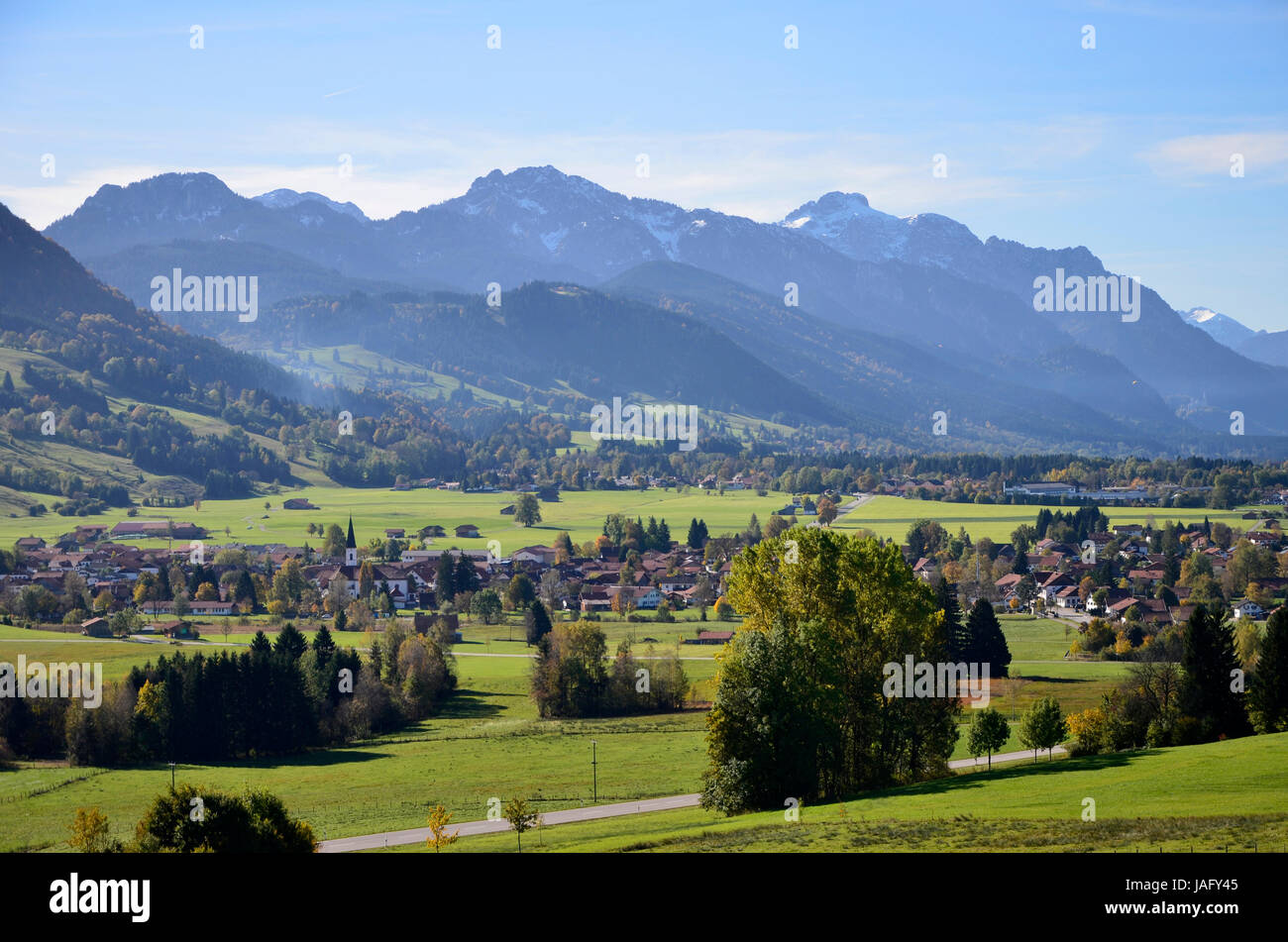 Trauchgau vor Ammergauer Alpen, Ostallgäu Stock Photo - Alamy
