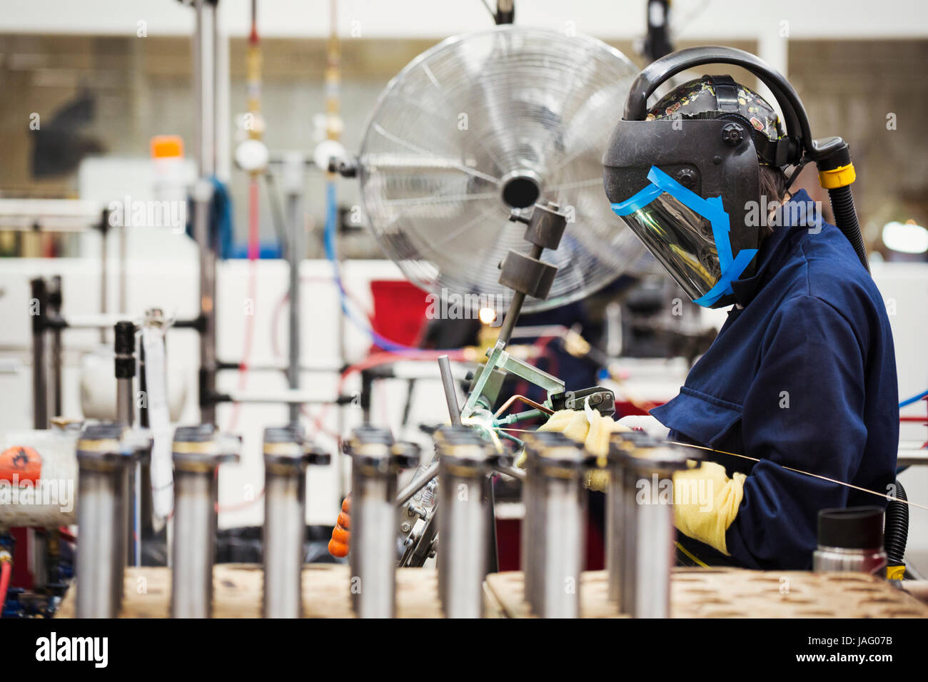 Man wearing welding helmet welding hi-res stock photography and images ...