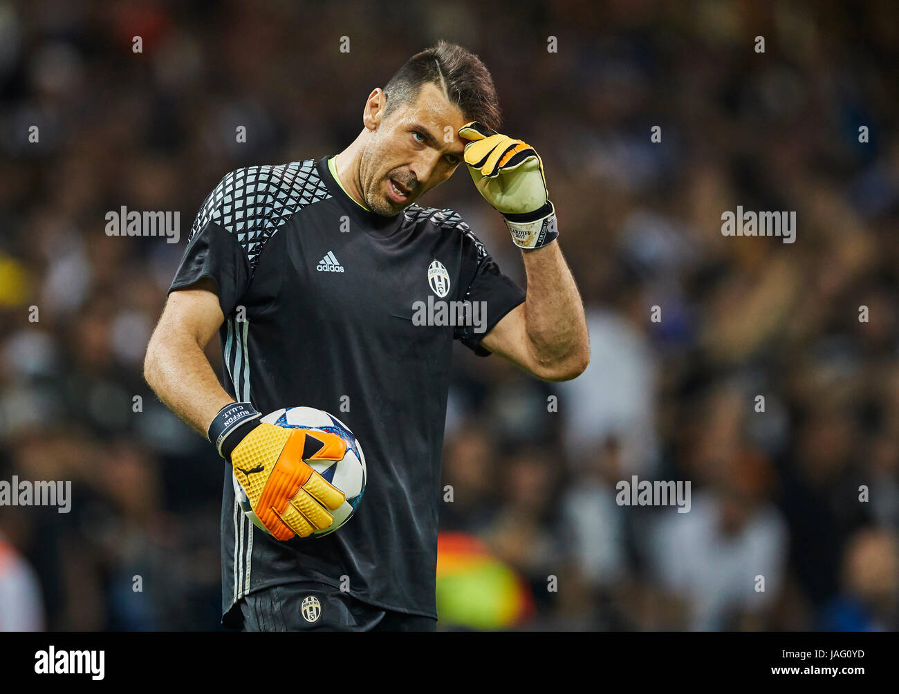 Gianluigi buffon trophy 2017 hi-res stock photography and images - Alamy