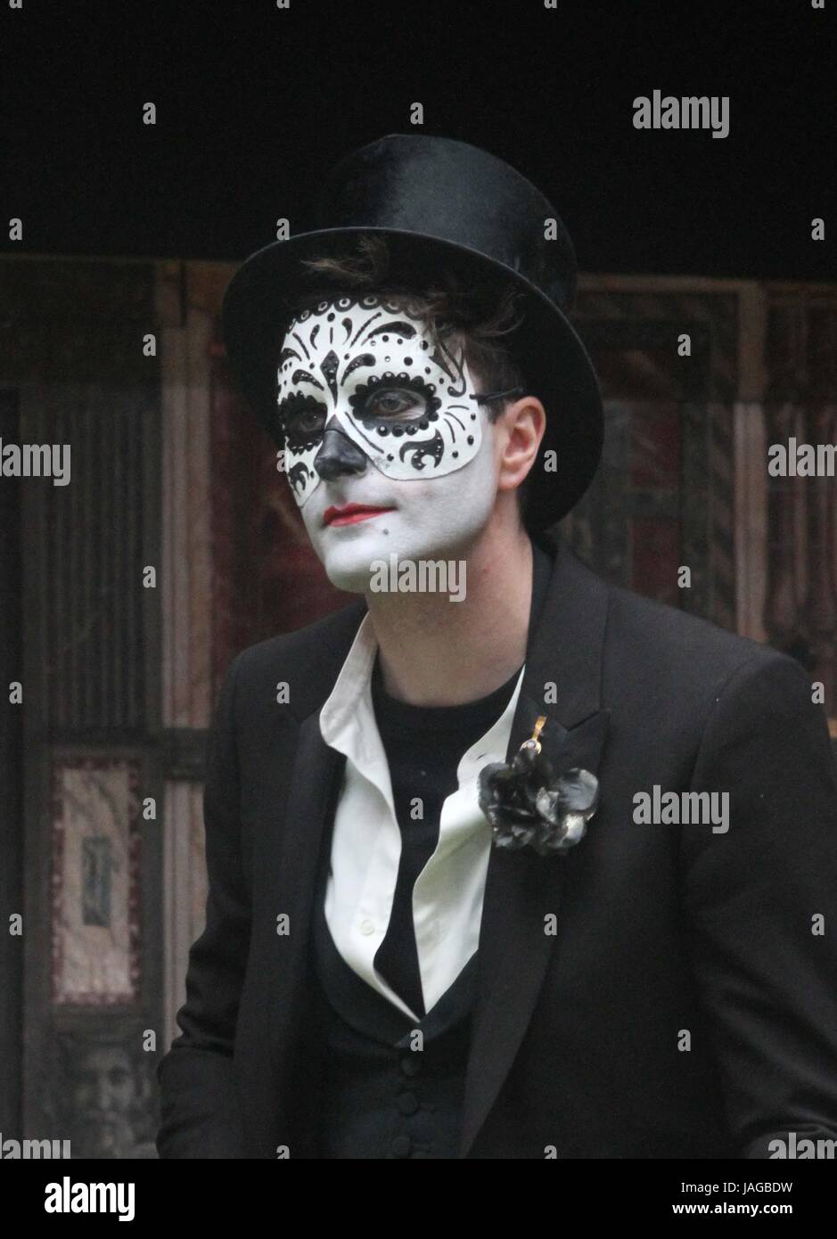 Kirsty Bushell and Edward Hogg rehearse for ‘Romeo and Juliet’ at ...