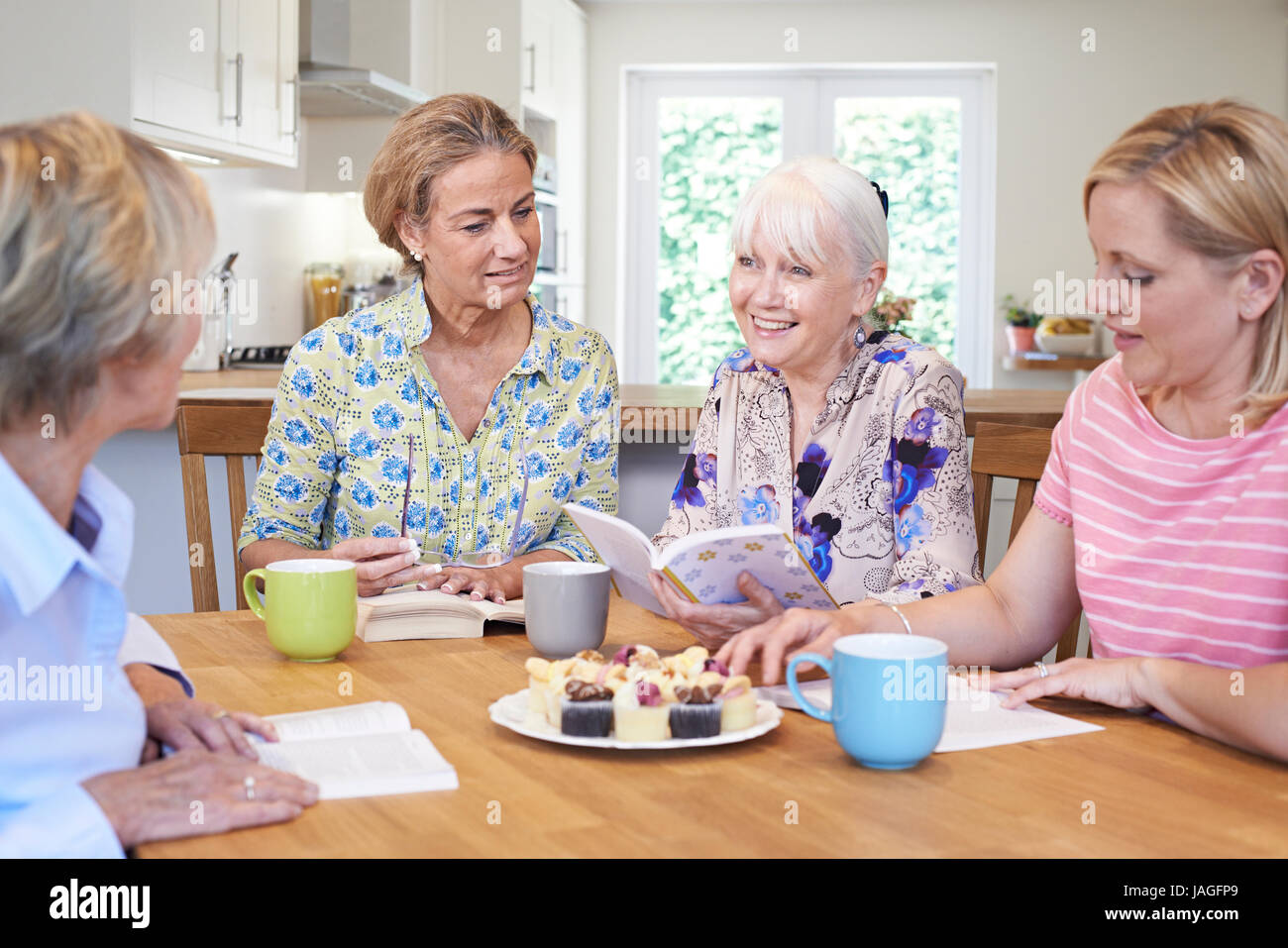 Mature women book club hi-res stock photography and images - Alamy