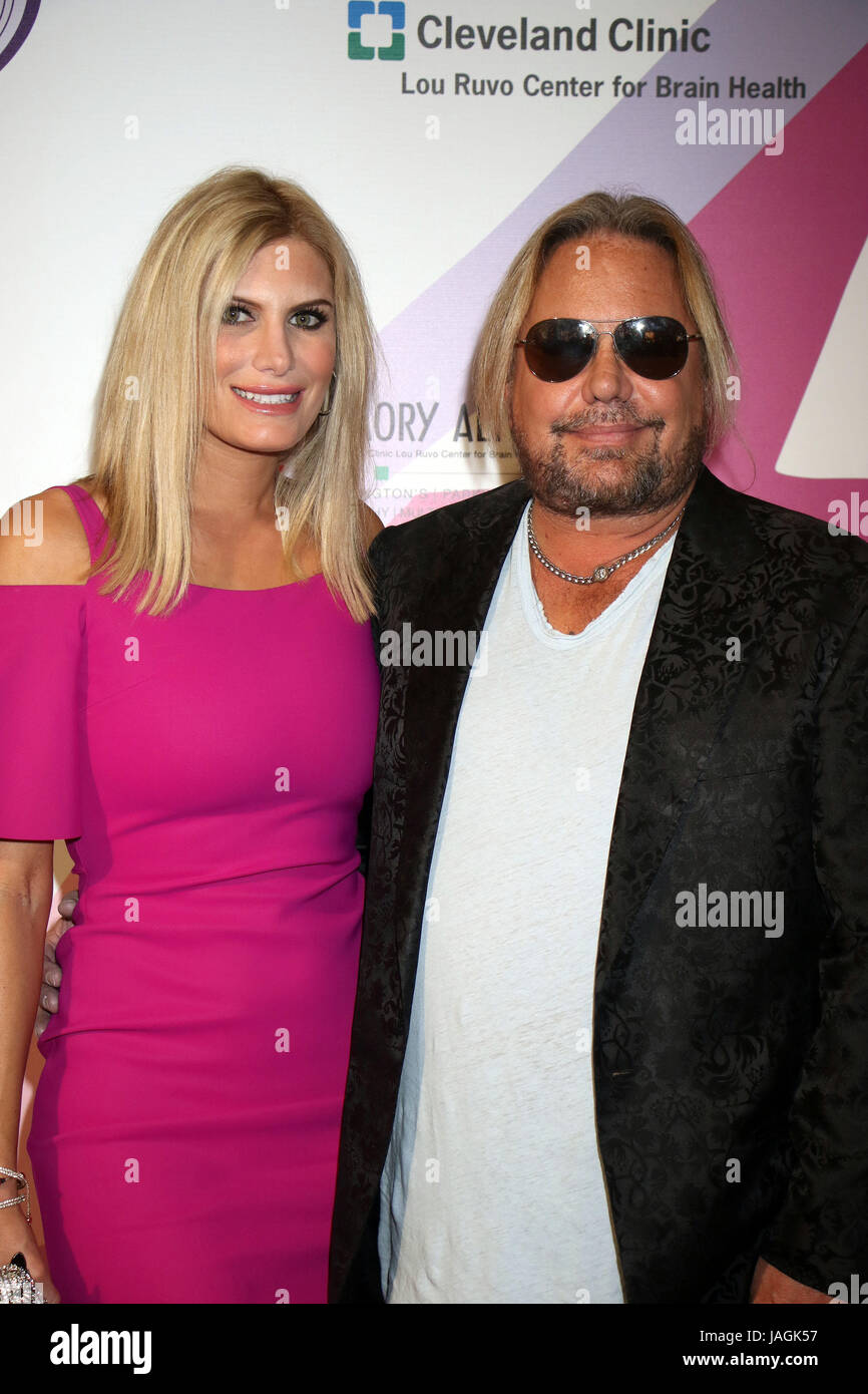 Vince neil and rain hannah hi-res stock photography and images - Alamy