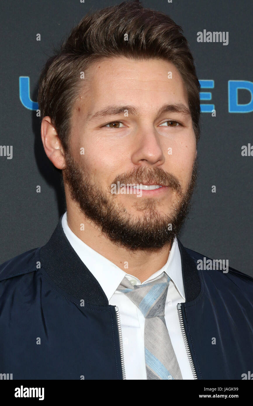 Scott Clifton attending the NATAS Daytime Emmy Nominees Reception at ...