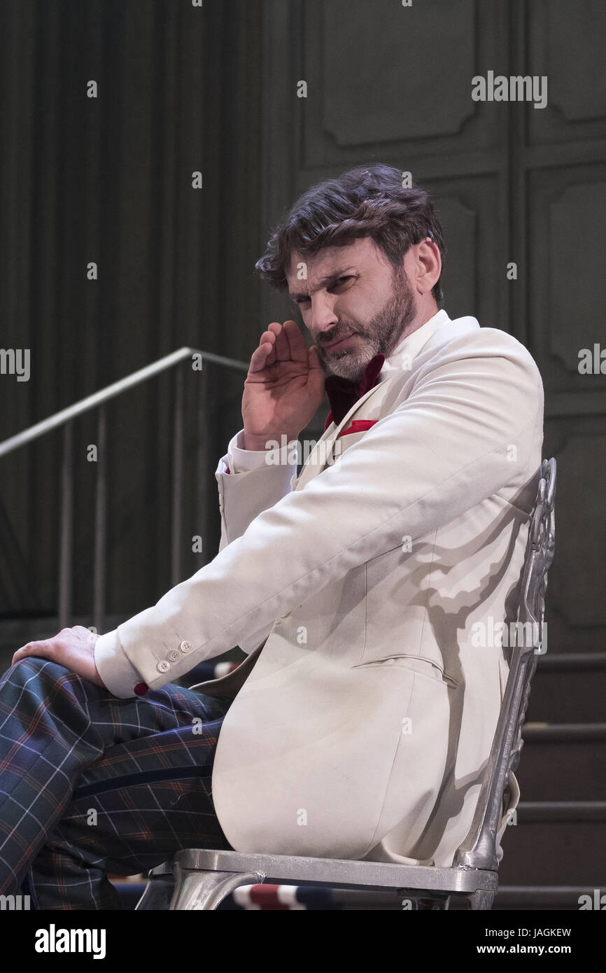 Bald singer hi-res stock photography and images - Alamy