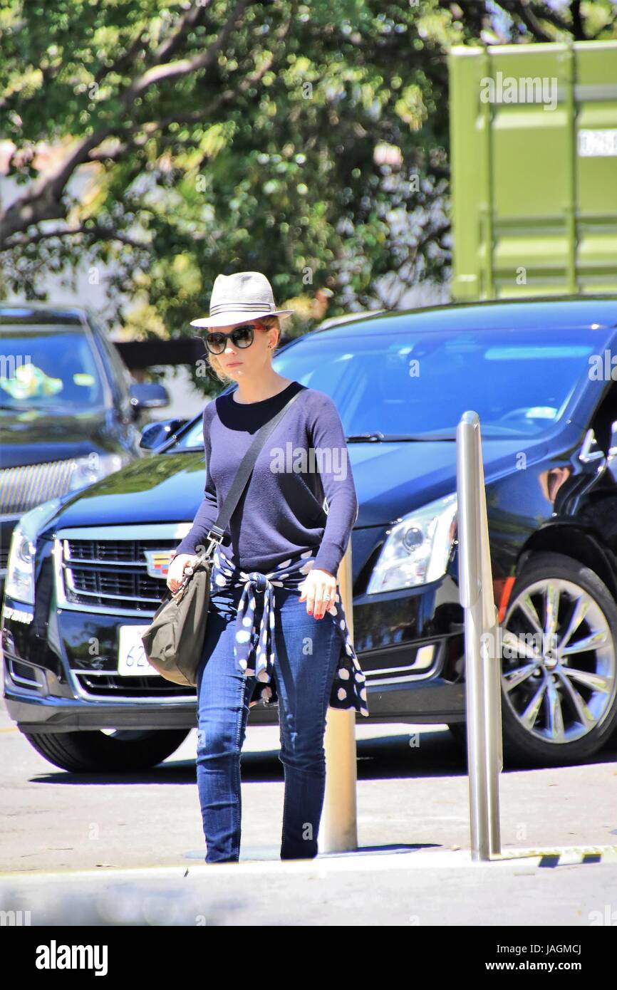 Celebrities arrive to the set of 'Extra' Featuring: Kate Ledger Where ...