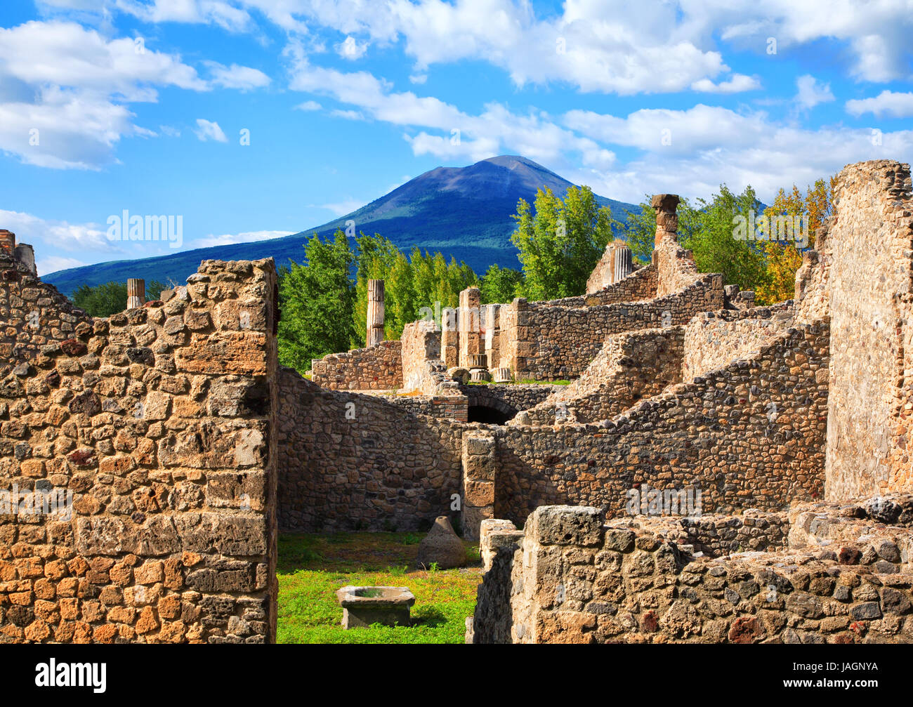 Vesuvius pompeii hi-res stock photography and images - Alamy