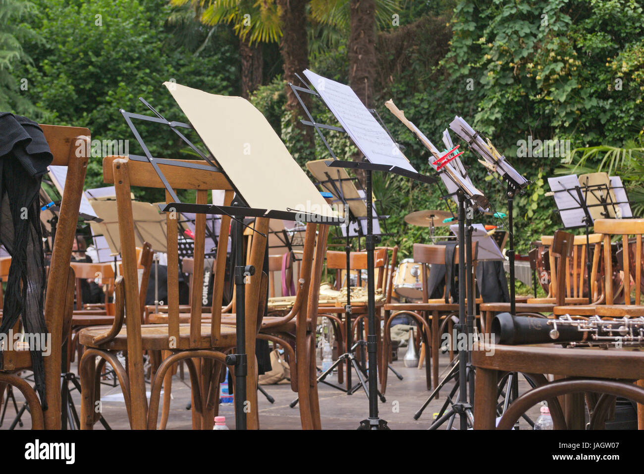 Empty orchestra hi-res stock photography and images - Alamy