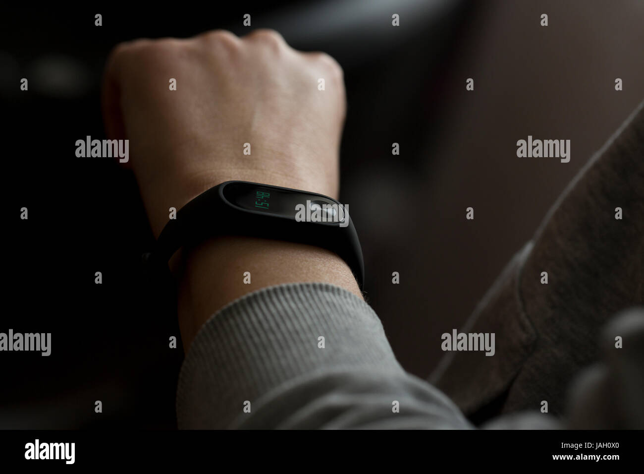 Female exercise tracking hi-res stock photography and images - Alamy