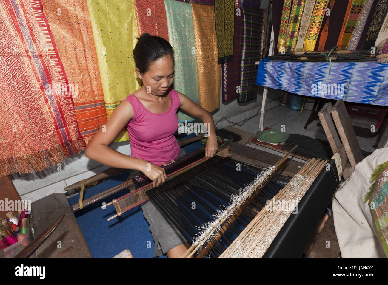 Weaver in loom,Bali,Indonesia Stock Photo - Alamy