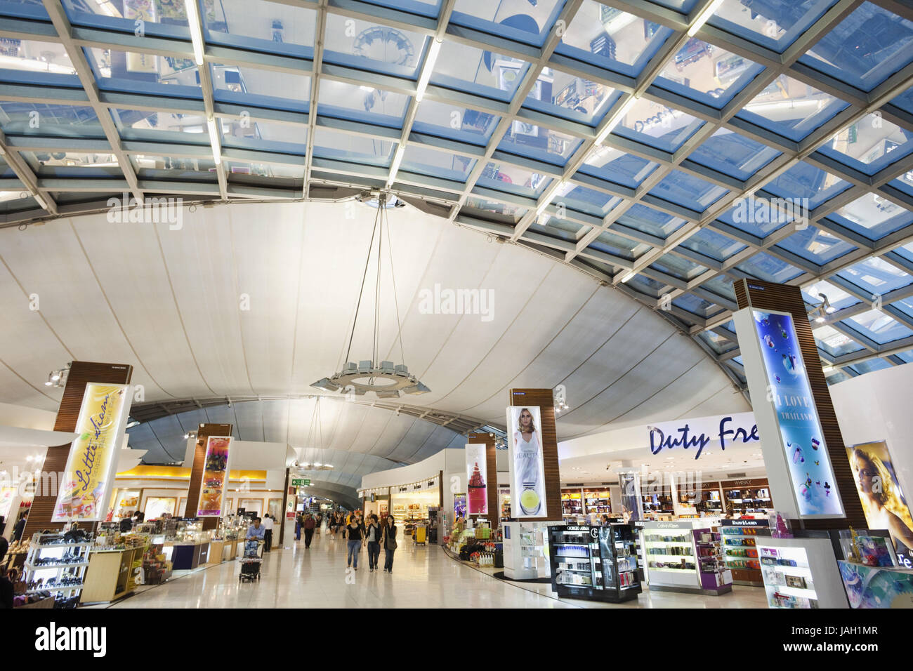 Airport duty free perfume shop hi-res stock photography and images - Alamy
