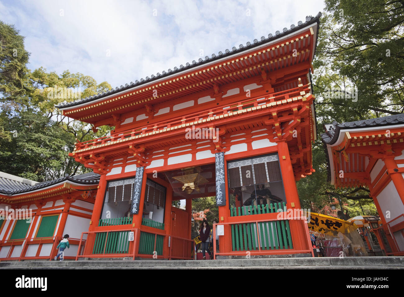 Gate yasaka shrine hi-res stock photography and images - Alamy