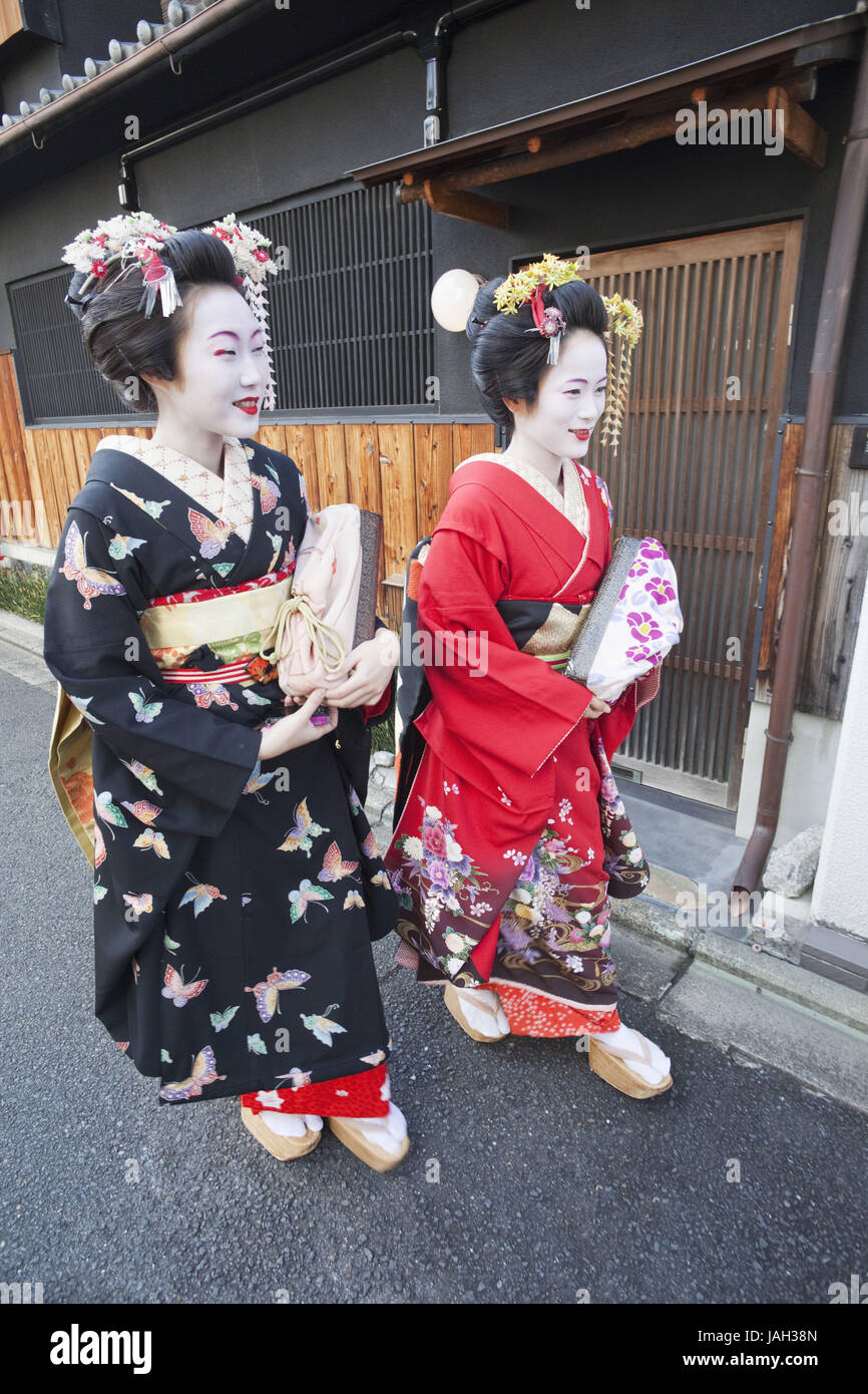 Geisha kimono hi-res stock photography and images - Alamy