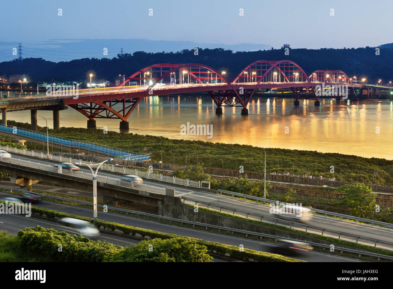 Urban day to night, famous Guandu Bridge in Taipei, Taiwan, Asia. Photo ...