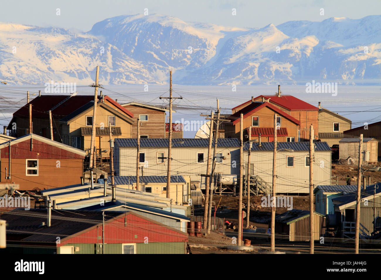 Inuit village pond inlet canada hi-res stock photography and images - Alamy