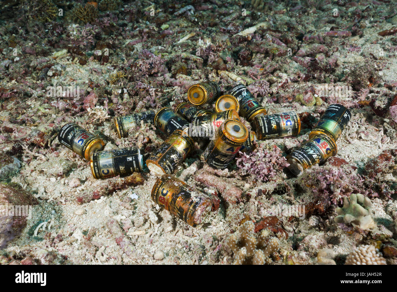 Old batteries hi-res stock photography and images - Alamy