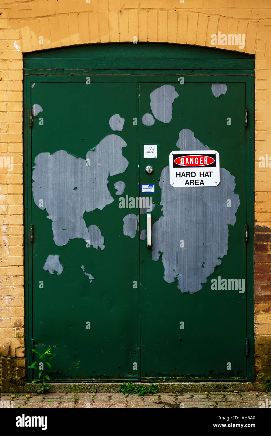 Entrance old building industrial hi-res stock photography and images ...