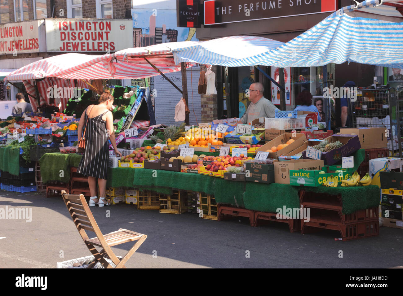 Chapel market islington hi-res stock photography and images - Alamy