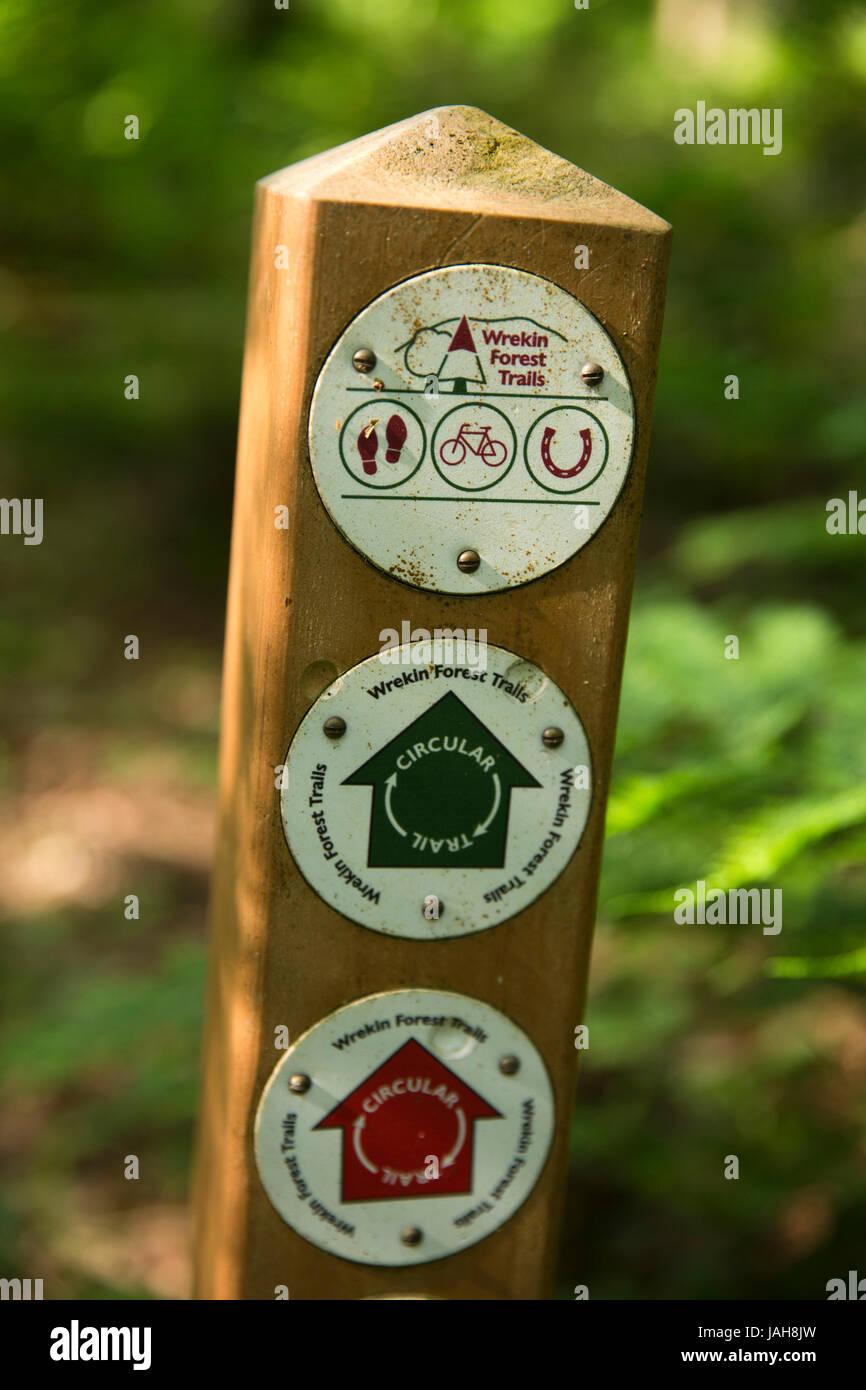 Signs on woodland trails hi-res stock photography and images - Alamy