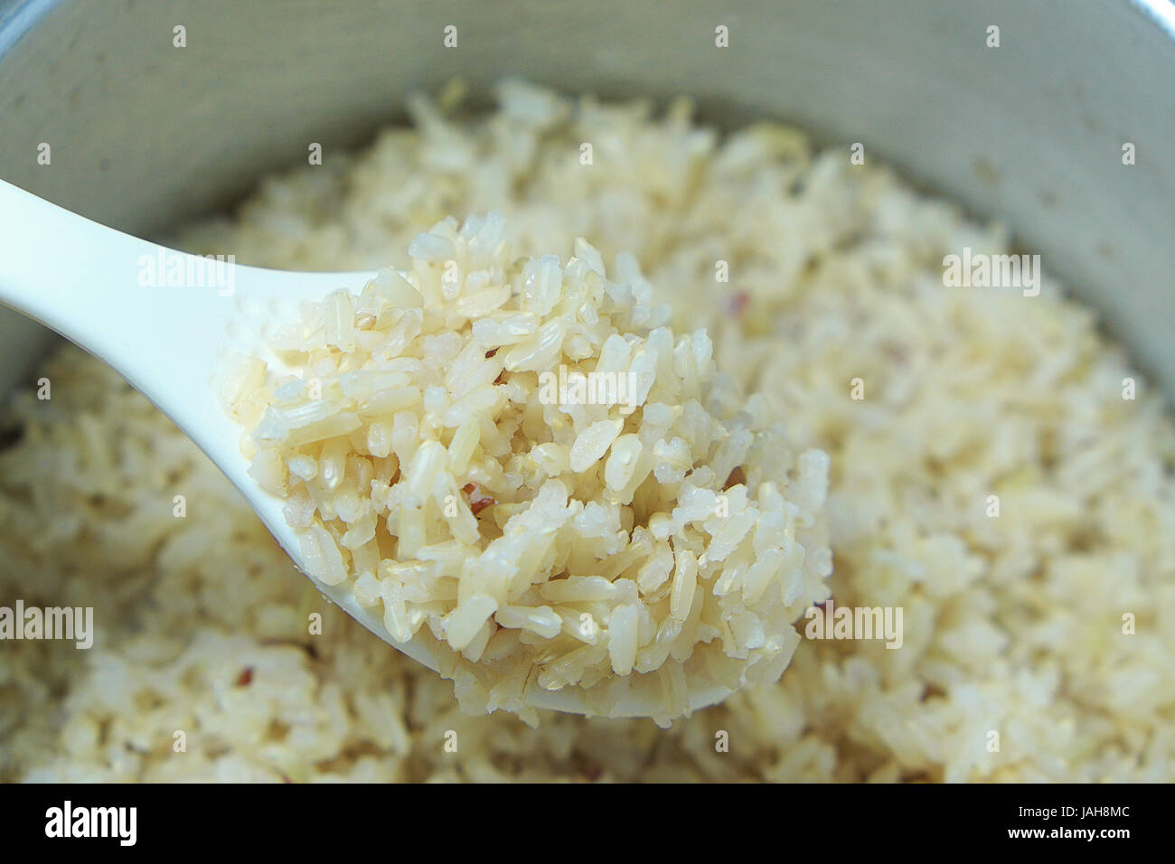 Cooked brown rice, hot in the pot Stock Photo - Alamy