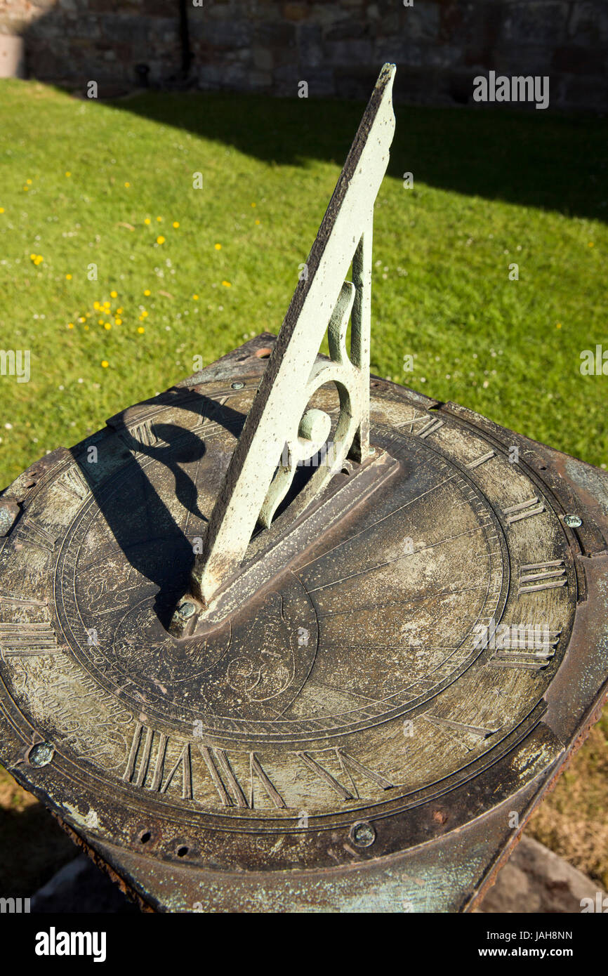 Bronze sundials hi-res stock photography and images - Alamy