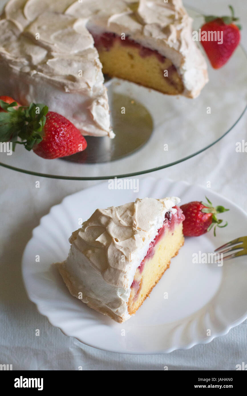 slice of pavlova cake from top Stock Photo - Alamy
