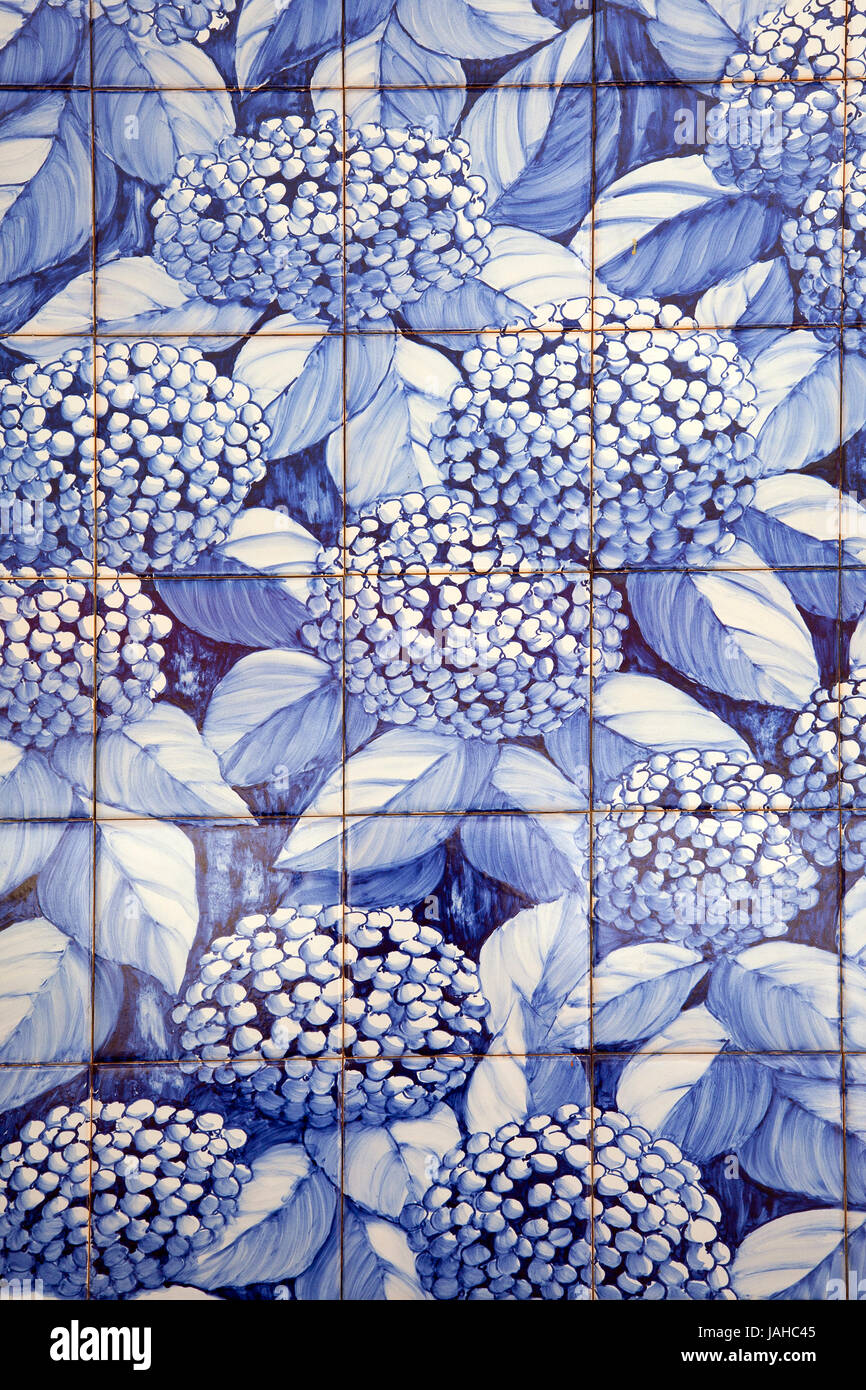 Tiles portuguese art hi-res stock photography and images - Alamy