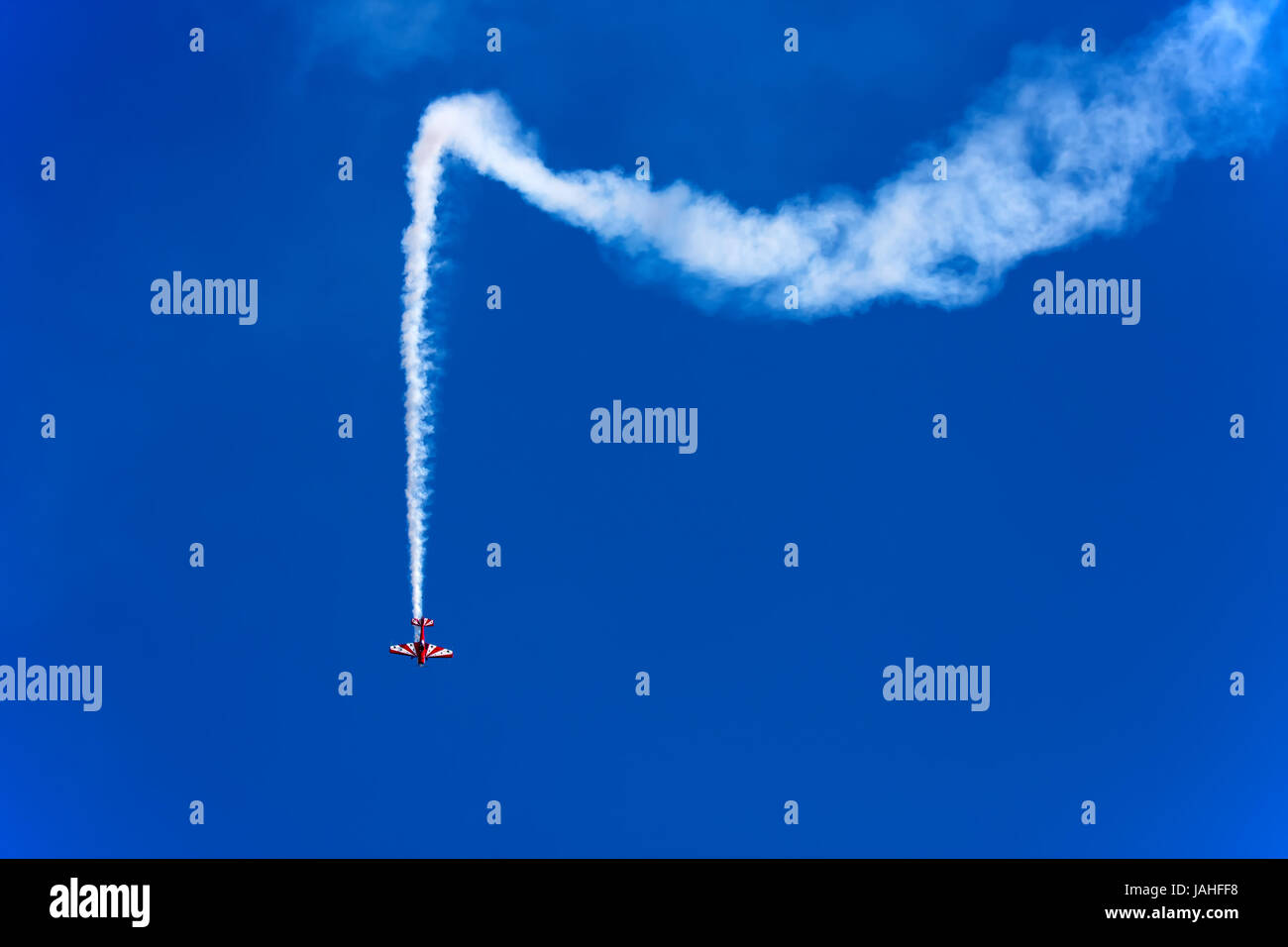 Stunt flyer hi-res stock photography and images - Alamy