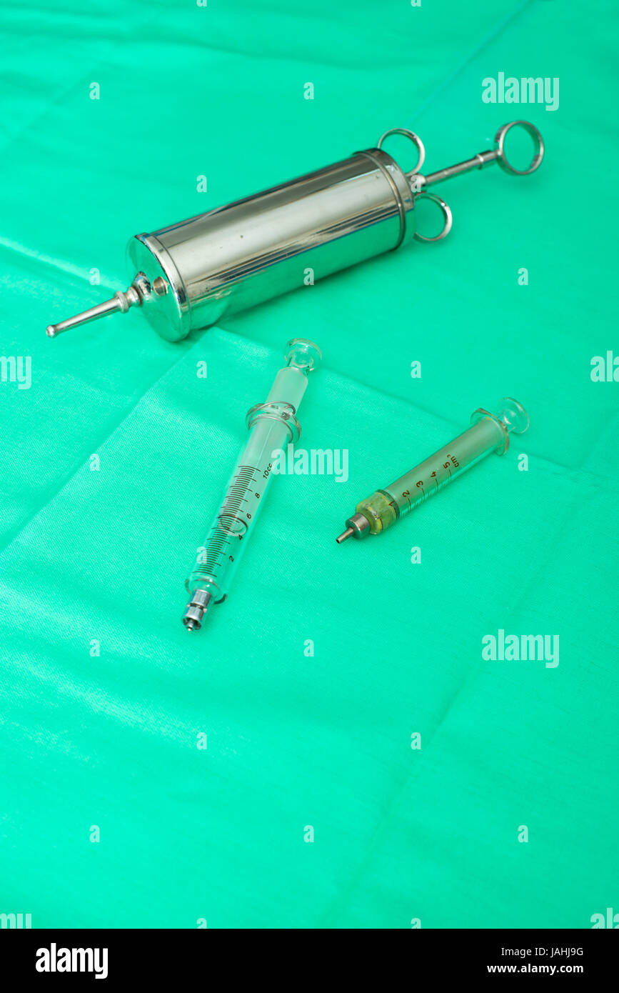 Big Syringe Needle Stock Photos & Big Syringe Needle Stock Images - Alamy