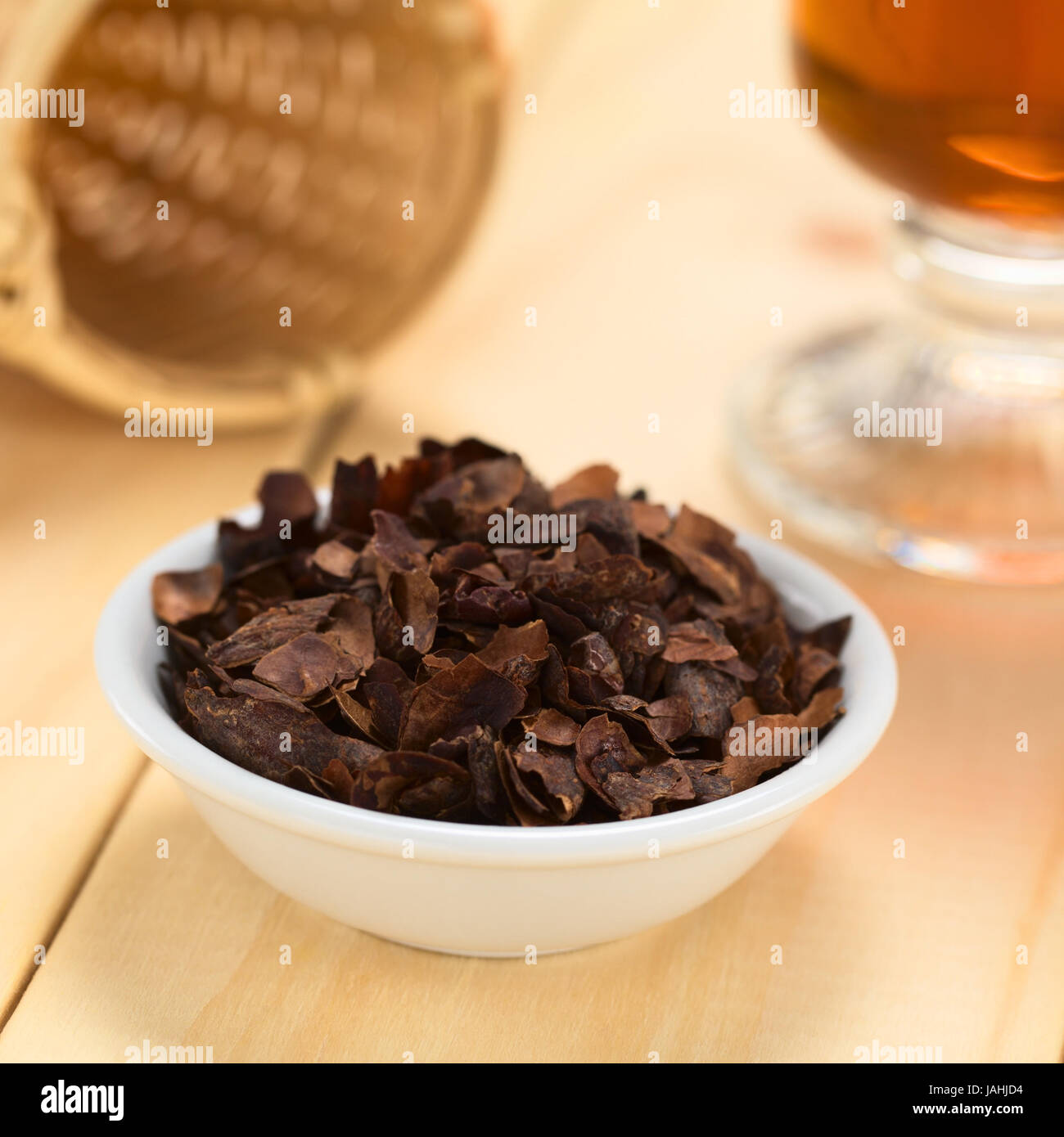 Cacao shell flakes to prepare tea, which is rich in flavonoids and ...