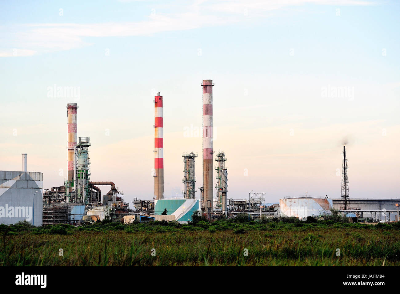Lights on oil refinery night hi-res stock photography and images - Alamy