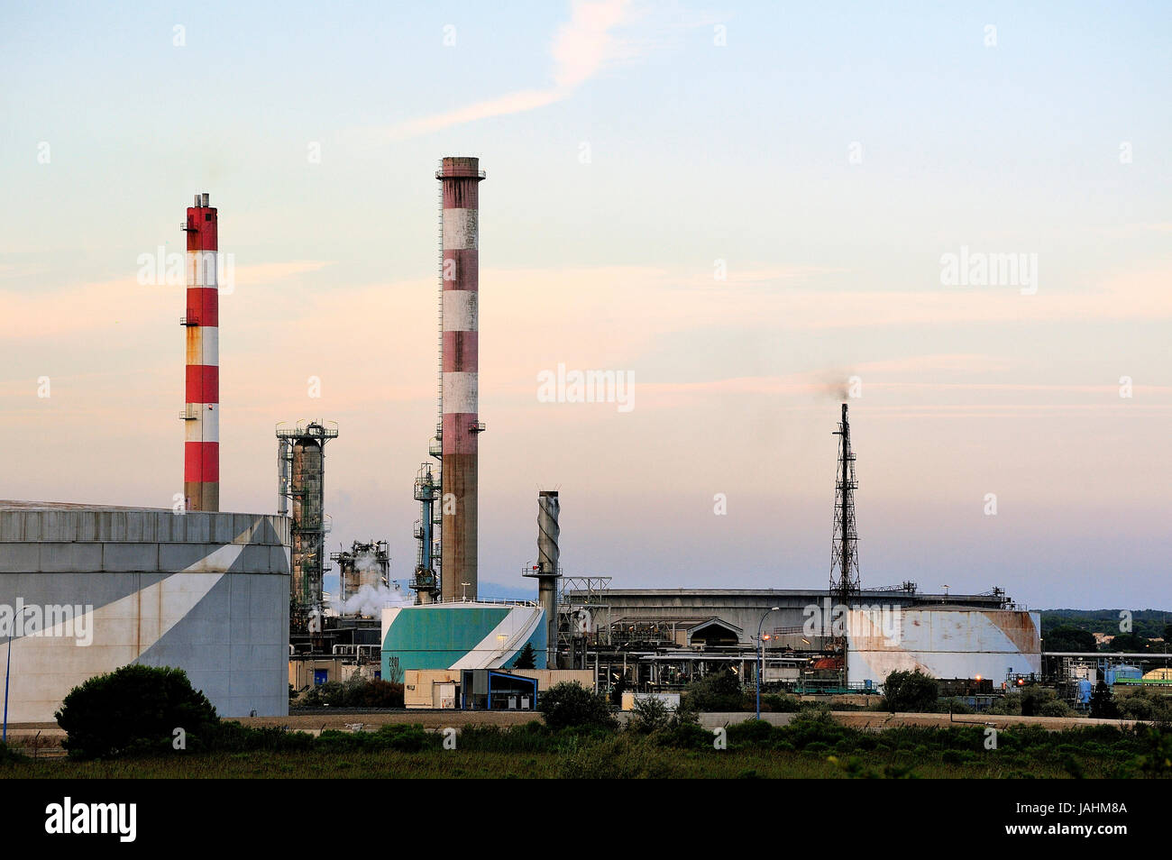 French oil refinery in Fos on sea beside Marseille Stock Photo - Alamy