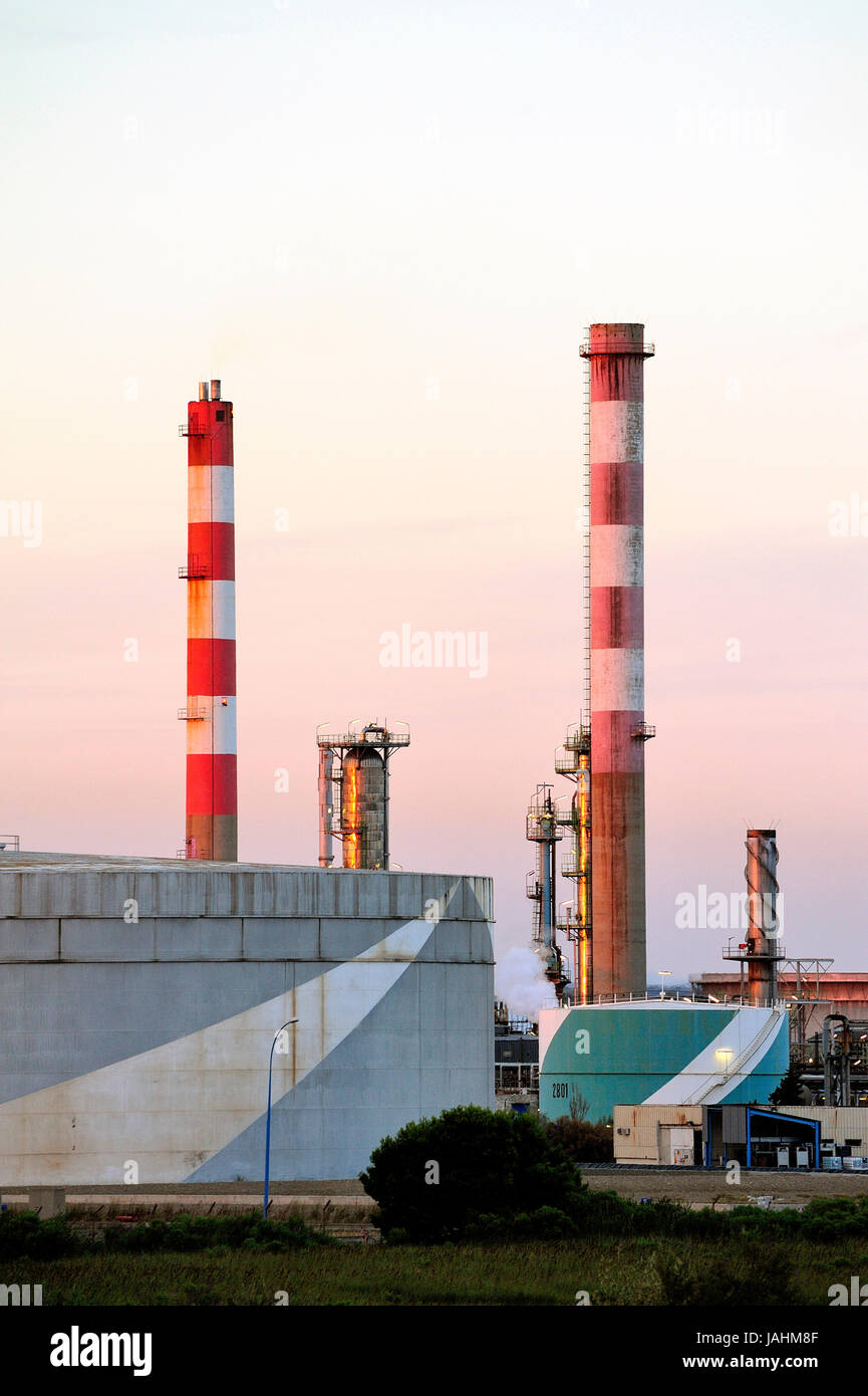French oil refinery in Fos on sea beside Marseille Stock Photo - Alamy