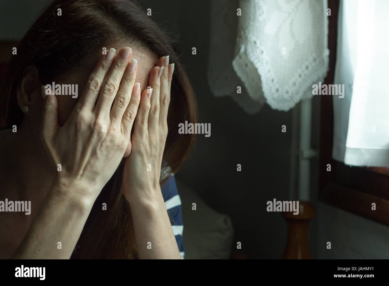Hands covering face crying woman hi-res stock photography and images ...