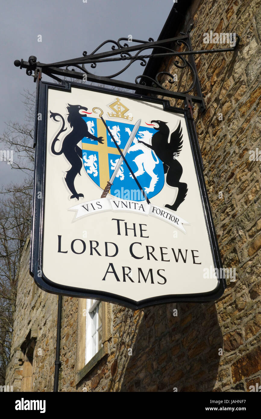Coat of arms pub sign hi-res stock photography and images - Alamy