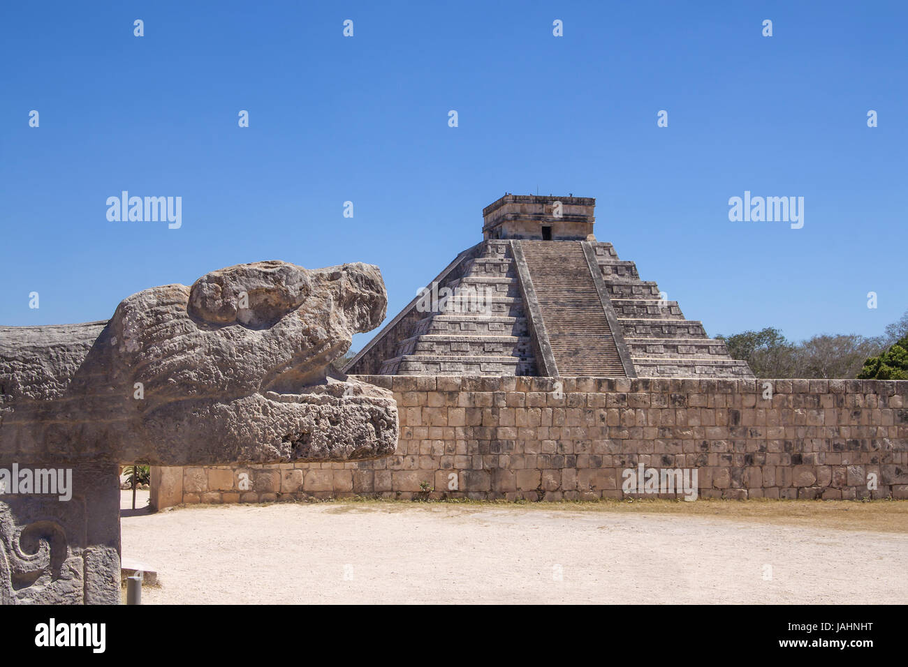 Kukulcan pyramid view hi-res stock photography and images - Alamy