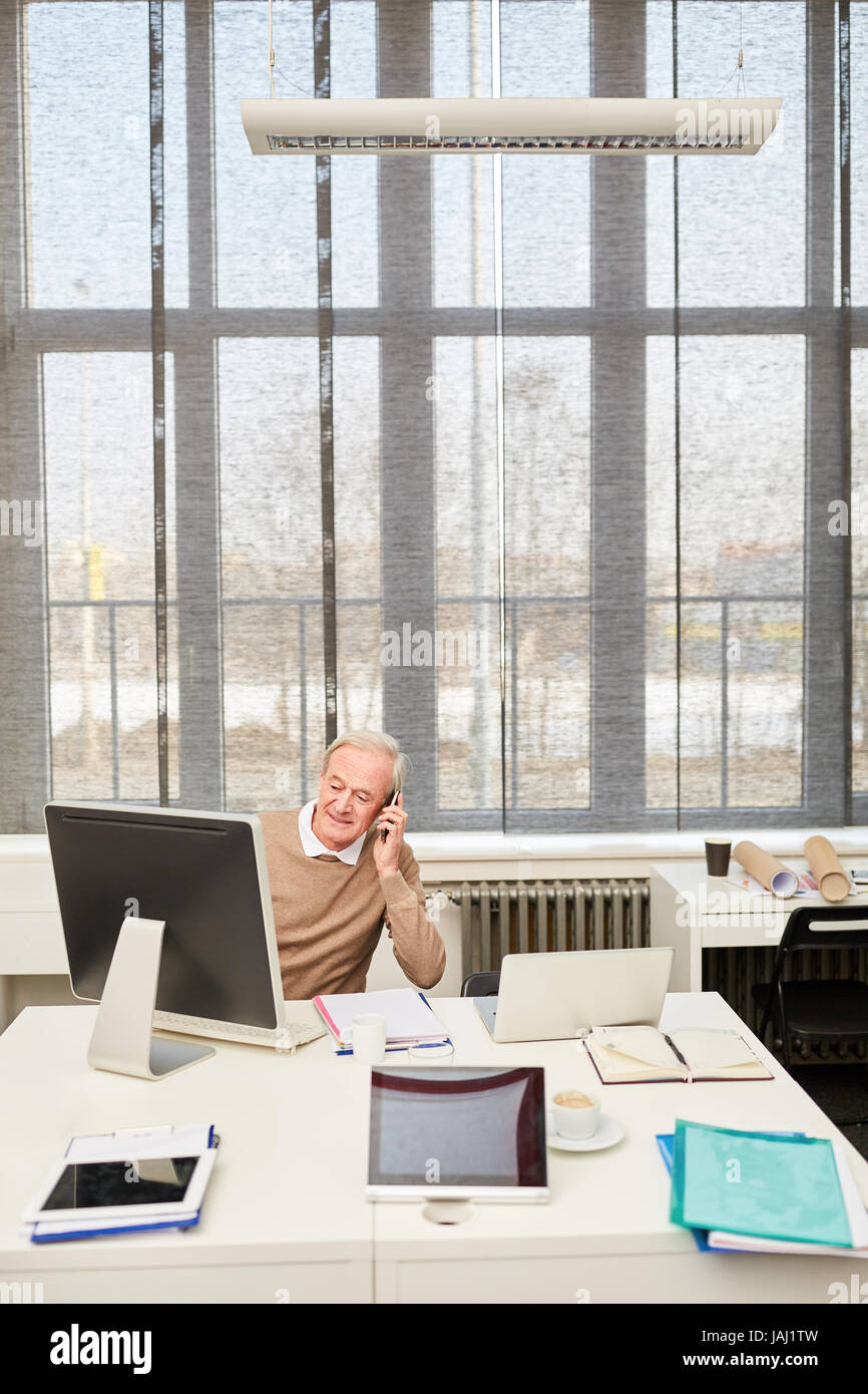 Chief executive desk hi-res stock photography and images - Alamy