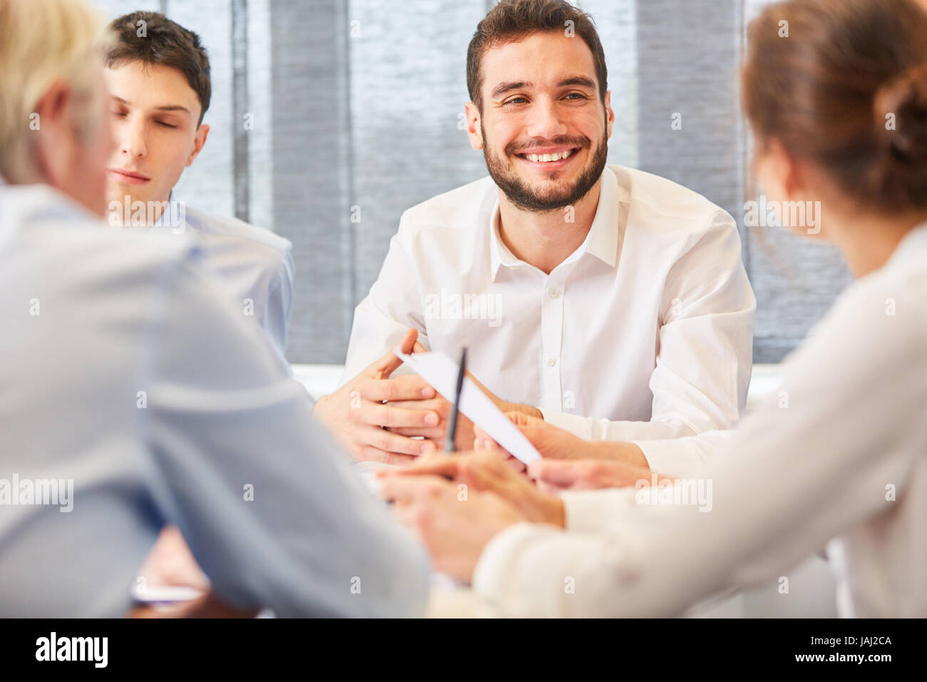 Business negotiation hi-res stock photography and images - Alamy